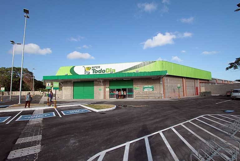 Walmart abre 1º Hiper TodoDia, em Paulista - Folha Metropolitana
